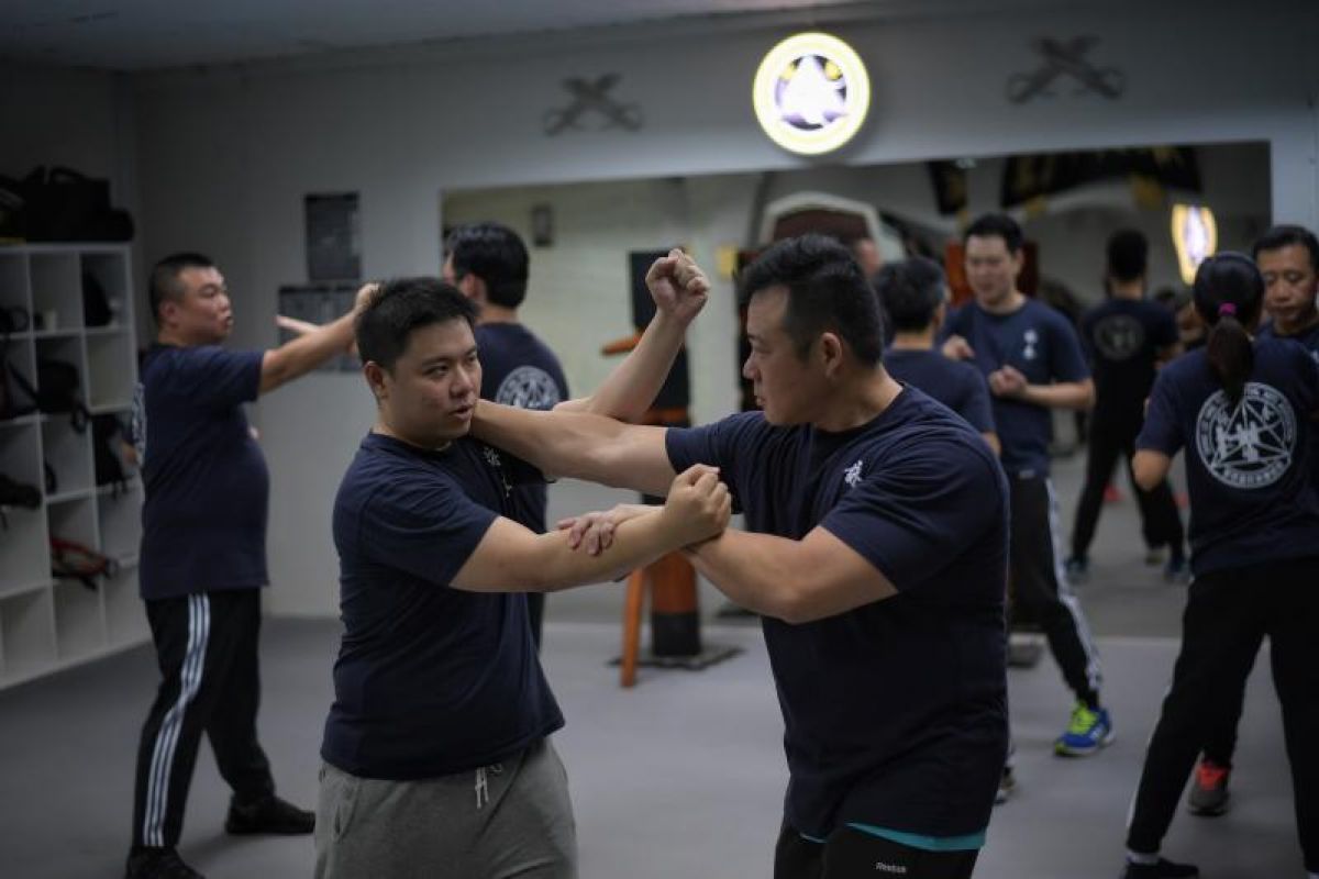 How to use TRAPPING in Self-Defense - Martial Tribes
